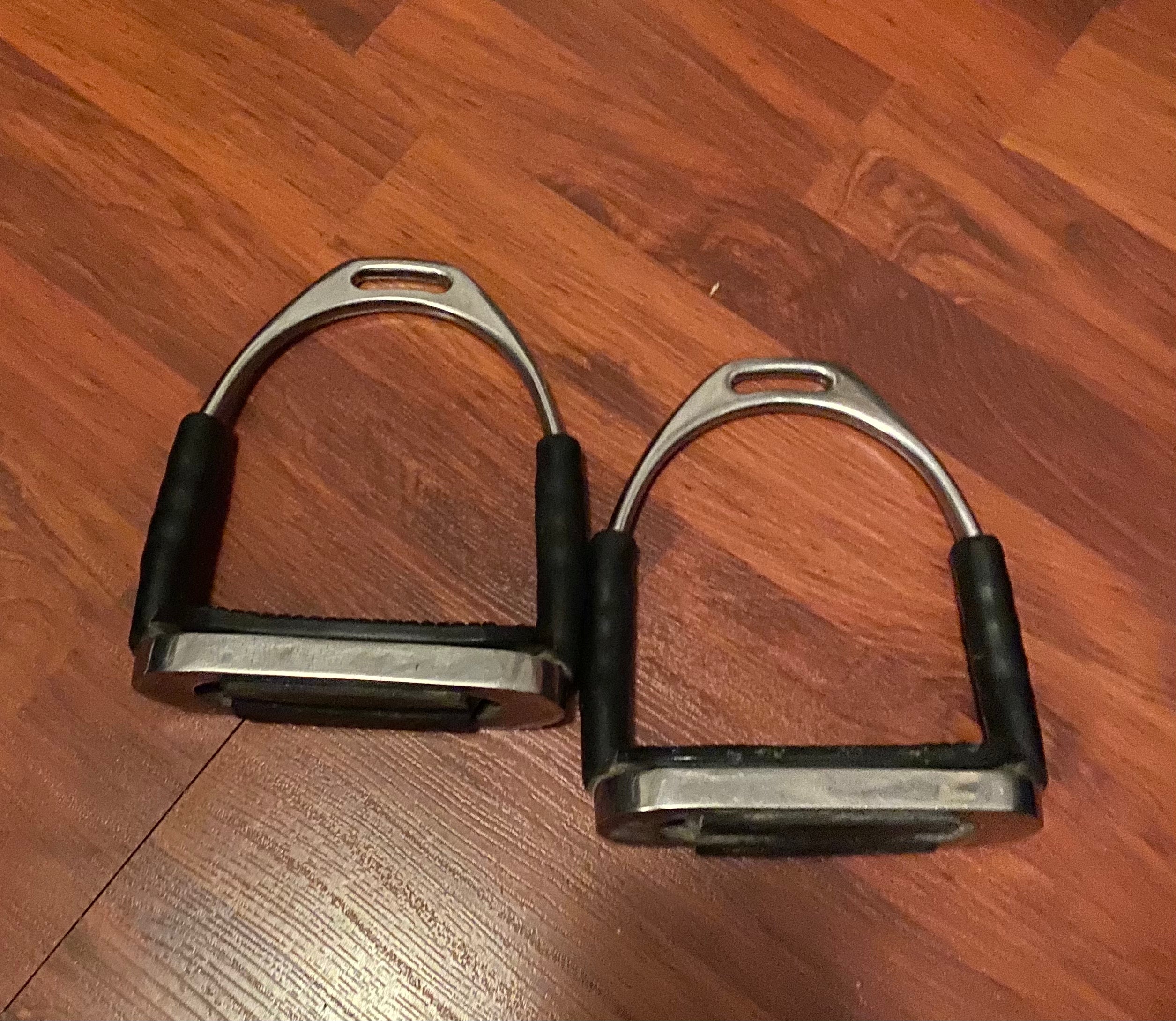 Stirrup Irons and Leathers – All About Tack