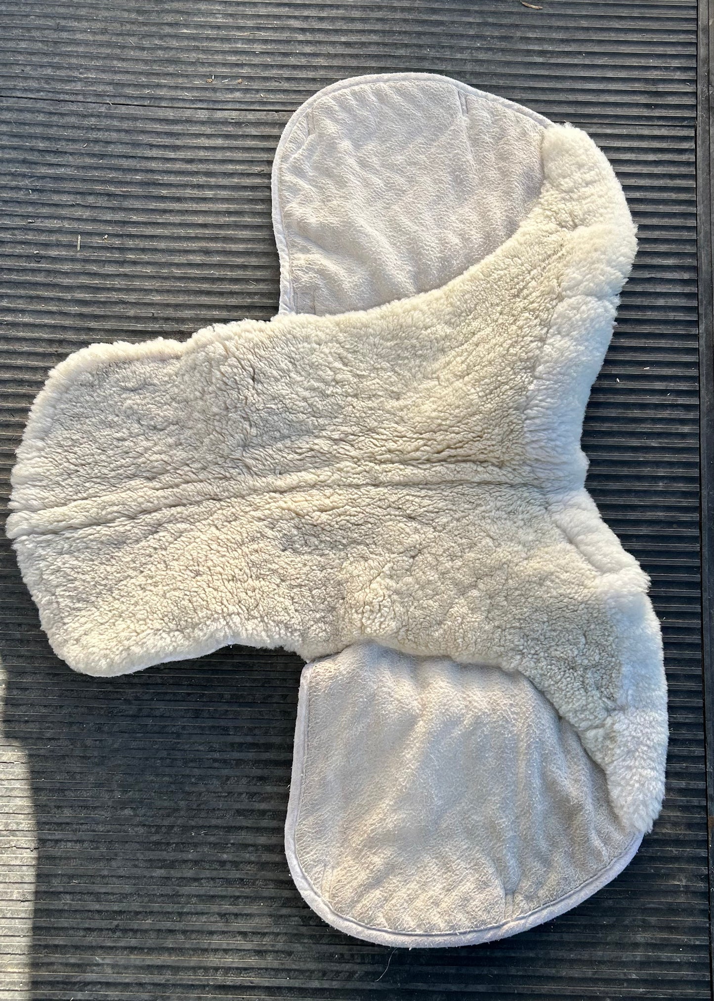 Fleeceworks Shaped Sheepskin Pad Small All About Tack